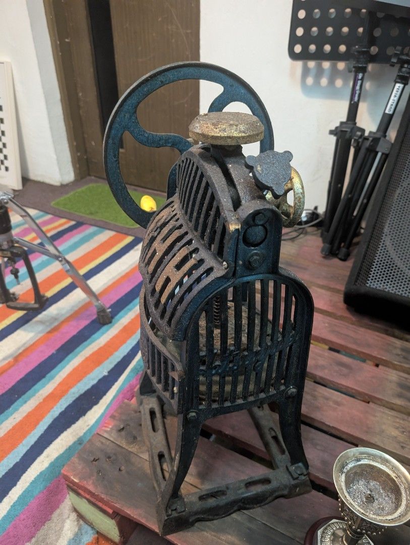 Antique Ice Shaver - Cast Iron, Hobbies & Toys, Memorabilia ...