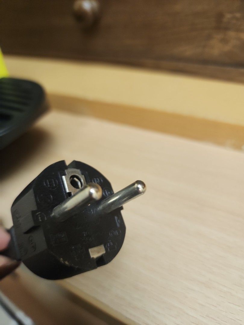Nespresso coffee machine EU Power Plug, 家庭電器, 廚房電器, 咖啡機及咖啡壺 - Carousell