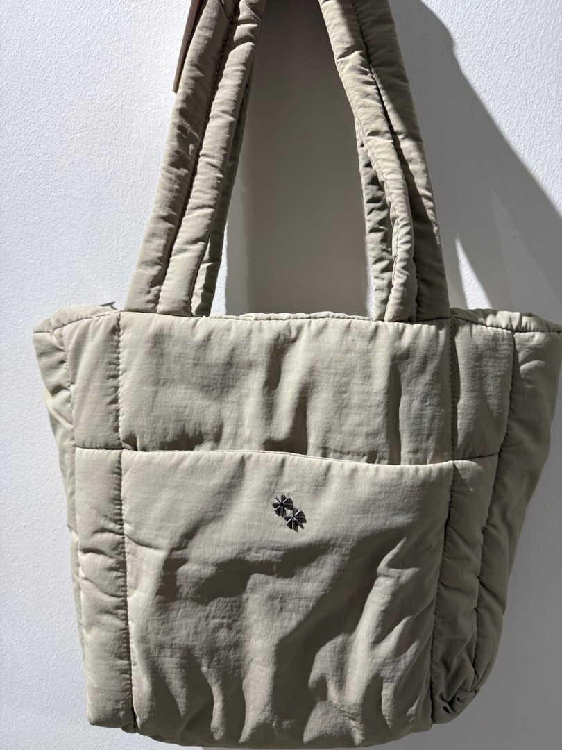 The Paper Bunny Puffer Tote Bag, Women's Fashion, Bags & Wallets ...