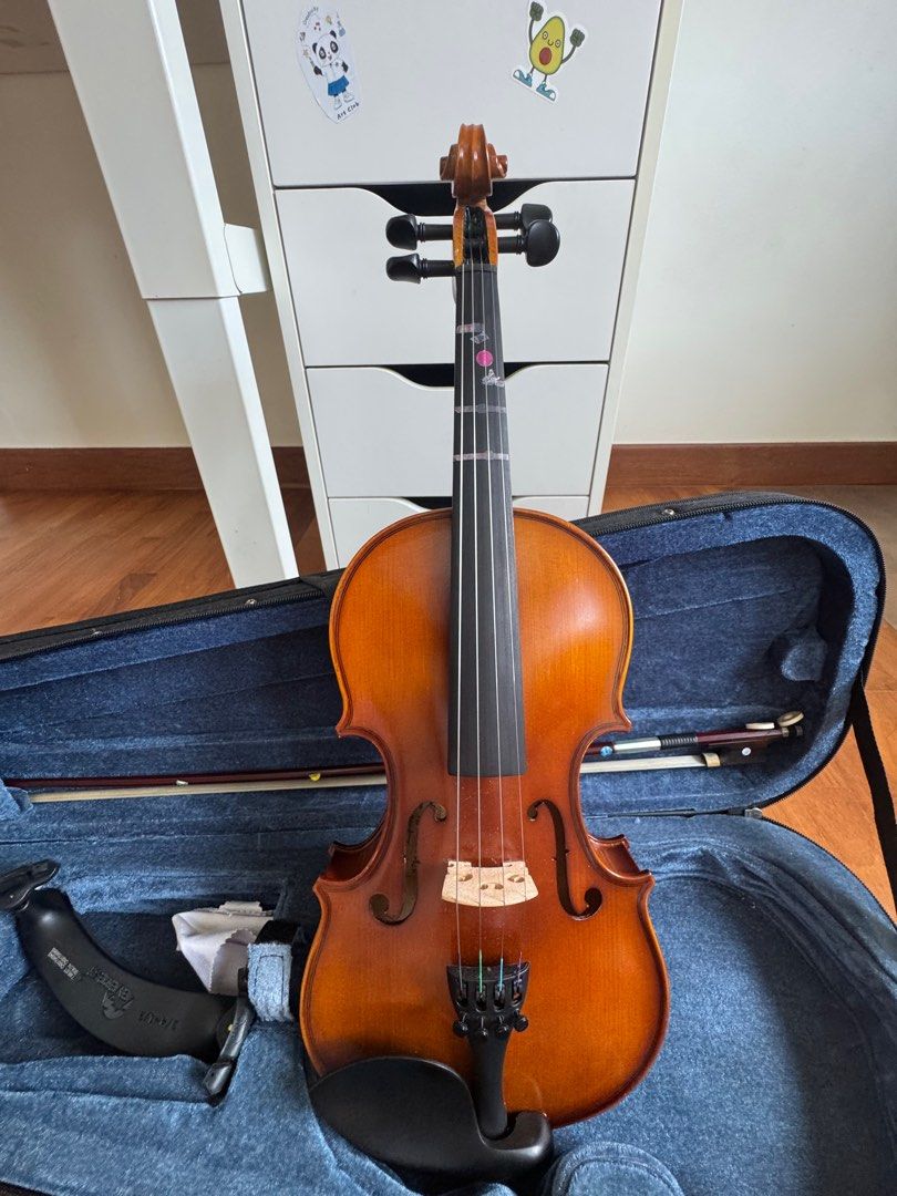 1/2 violin, Hobbies & Toys, Musical Instruments on Carousell