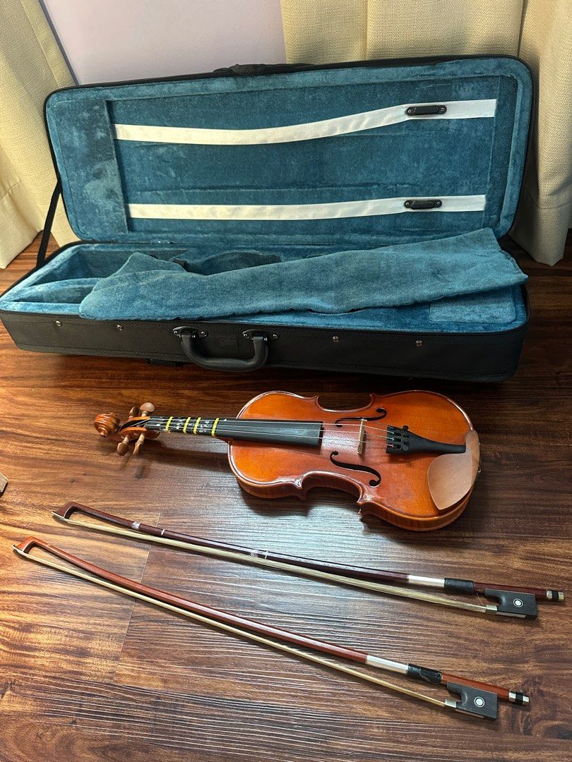 1/4 violin, Hobbies & Toys, Musical Instruments on Carousell
