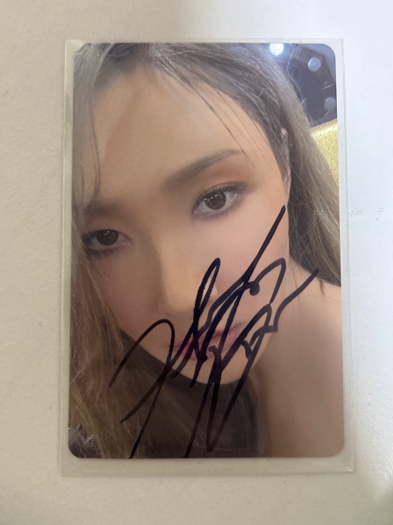 Mamamoo Hwasa Signed Photocard, Hobbies & Toys, Memorabilia ...