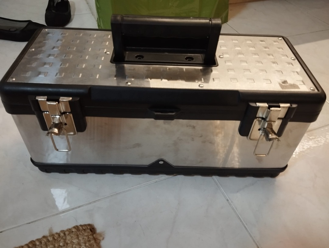 Tool box with metal reinforcements L20 x W9 xH9, Furniture & Home ...