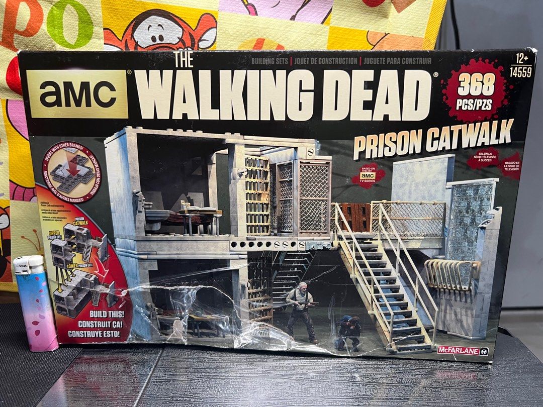 清貨價～ (全新) McFarlane 出品 (368pcs) AMC Walking Dead Prison Catwalk ...