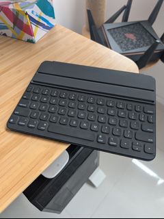 Apple iPad Pro Smart Keyboard Folio, Mobile Phones & Gadgets, Mobile & Gadget Accessories, Cases ...