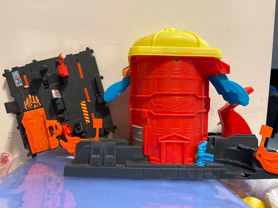 Hot Wheels Fire Station Playset, Hobbies & Toys, Toys & Games on Carousell