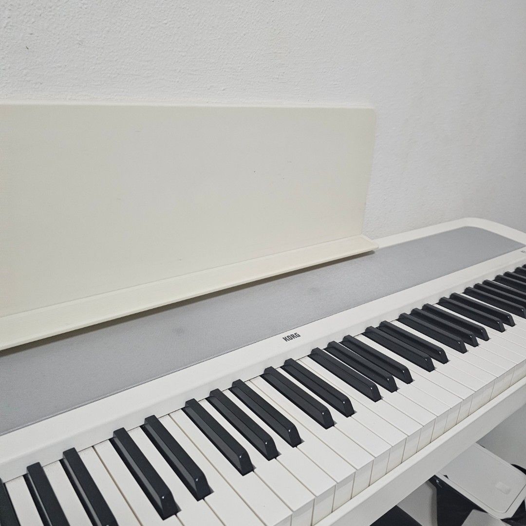 Korg b2 Digital Piano with Bench and Pedal, Hobbies & Toys, Musical ...