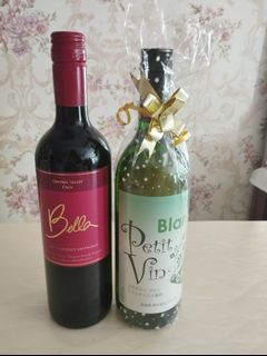 Wolf Blass Eaglehawk Champagne with Christmas Wine Cover, Food & Drinks ...