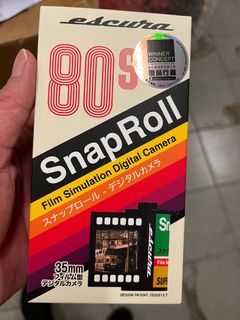 Escura 80s Snap Roll 菲林模擬數碼相機, 攝影器材, 相機 - Carousell