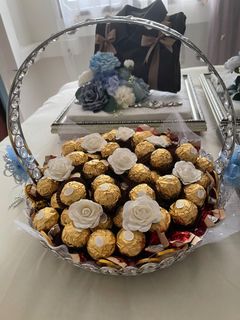 Round Chocolate Cadbury Ferrero Gift Gubahan, Food & Drinks, Gift ...