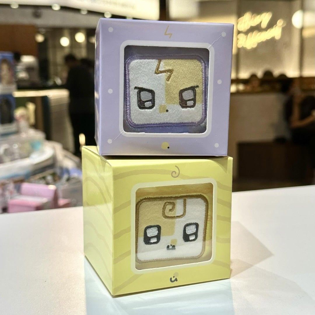 IU 'Found at Eight' pop-up Alien and Ian character stress ball Plush ...