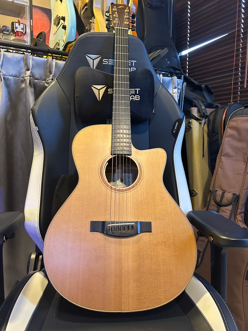 Morris S-92III Acoustic Electric Guitar with LR Baggs Anthem, Hobbies ...