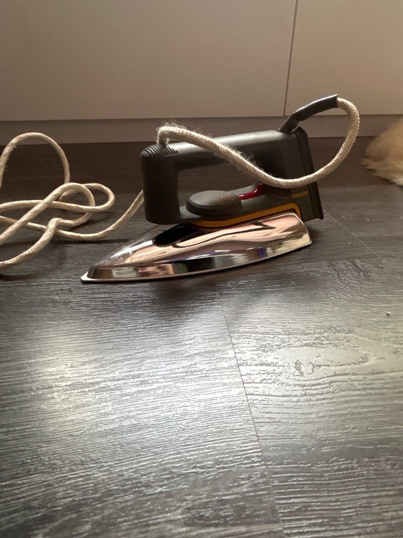 Philips Ultra-Light HD 1172 Iron, TV & Home Appliances, Irons ...