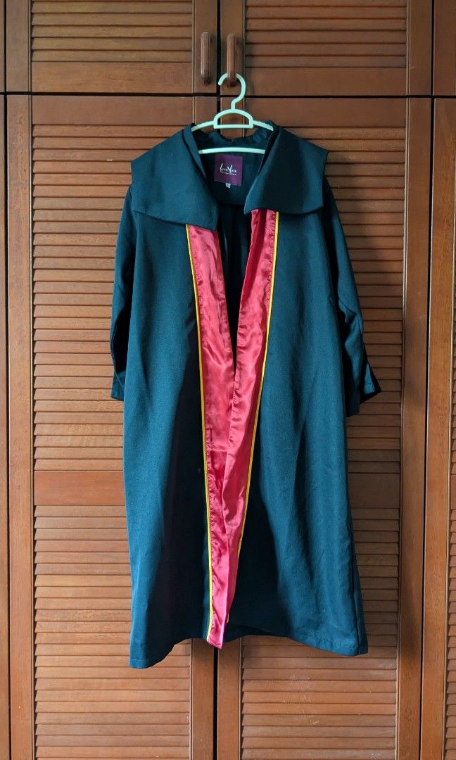 Temasek Polytechnic Graduation Gown, Men's Fashion, Coats, Jackets and ...