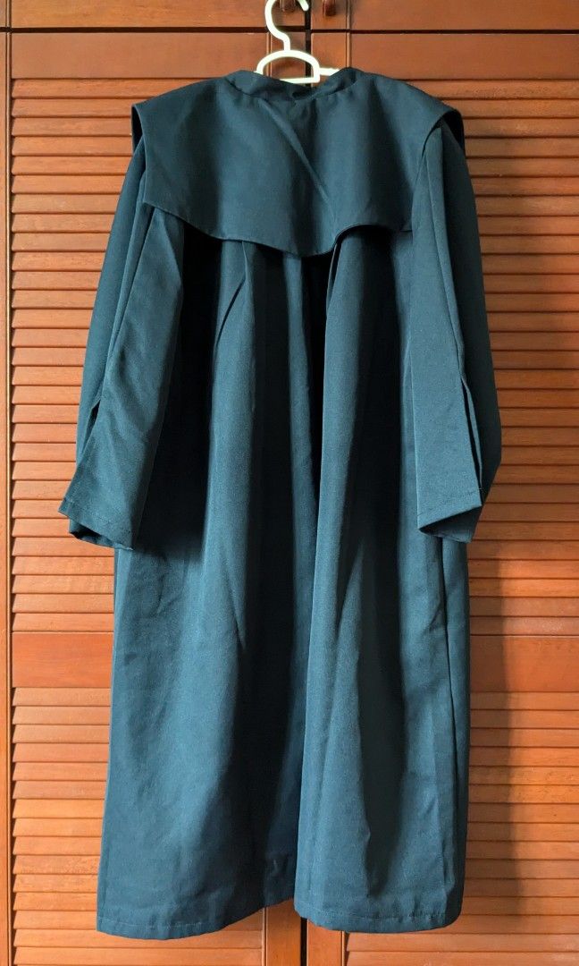 Temasek Polytechnic Graduation Gown, Men's Fashion, Coats, Jackets and ...