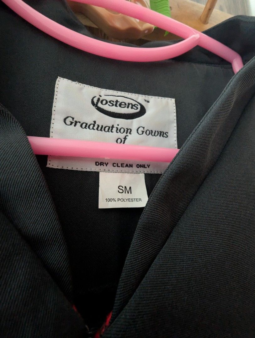 Temasek polytechnic graduation gown, Everything Else on Carousell