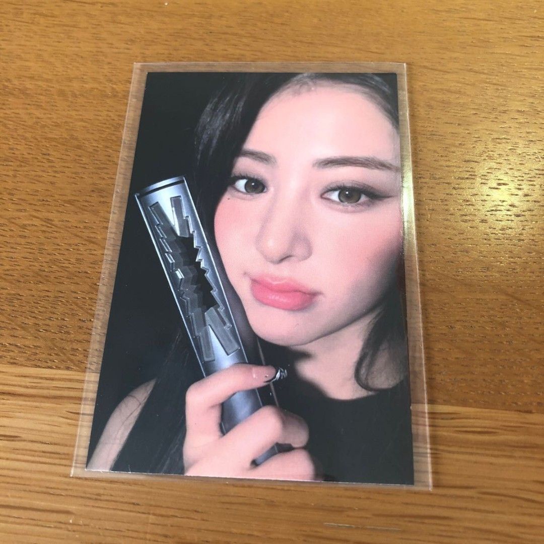 WTS LESSERAFIM YUNJIN PHOTOCARD BLACKPINK BTS TWICE SEVENTEEN STRAYKIDS ...