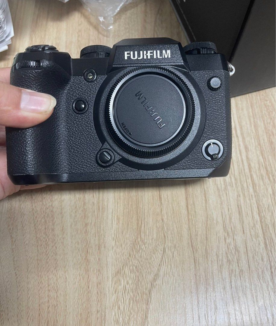 Mint! Fujifilm X-H1 Mirrorless Camera - XH1 with brand new battery grip ...