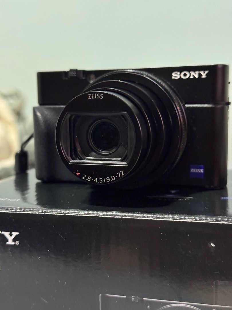 Sony RX100 VII (M7), Photography, Cameras on Carousell