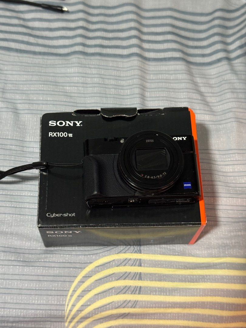 Sony RX100 VII (M7), Photography, Cameras on Carousell