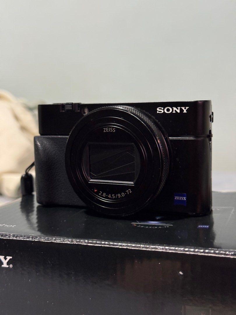 Sony RX100 VII (M7), Photography, Cameras on Carousell