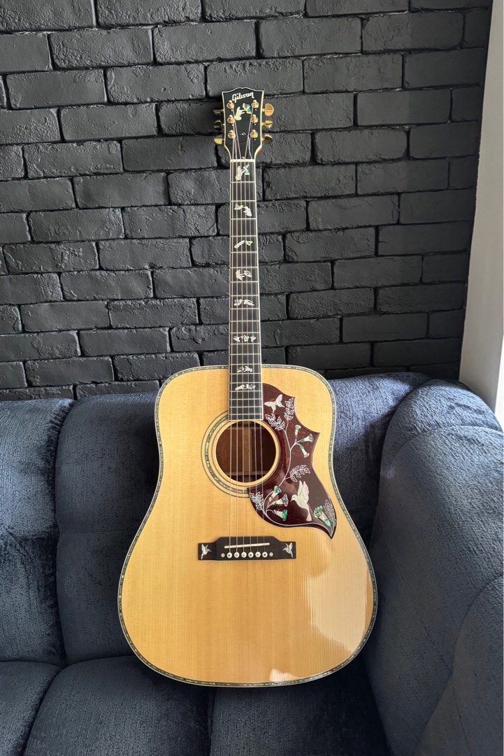 Acoustic guitar, Hobbies & Toys, Musical Instruments on Carousell