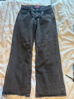 Edikted raelynn petite low rise jeans in black washed, Women's Fashion ...