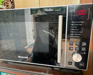 Excellent very new condition- Miele 26L, M8261 Grill+Microwave Built-In ...