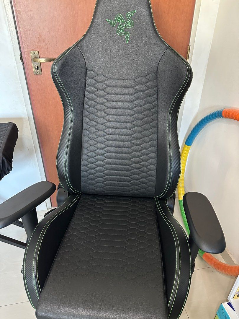 Razer Iskur V2 Gaming Chair, Furniture & Home Living, Furniture, Chairs ...