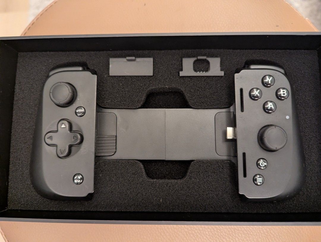 Razer Kishi V2 mobile controller, Video Gaming, Gaming Accessories ...