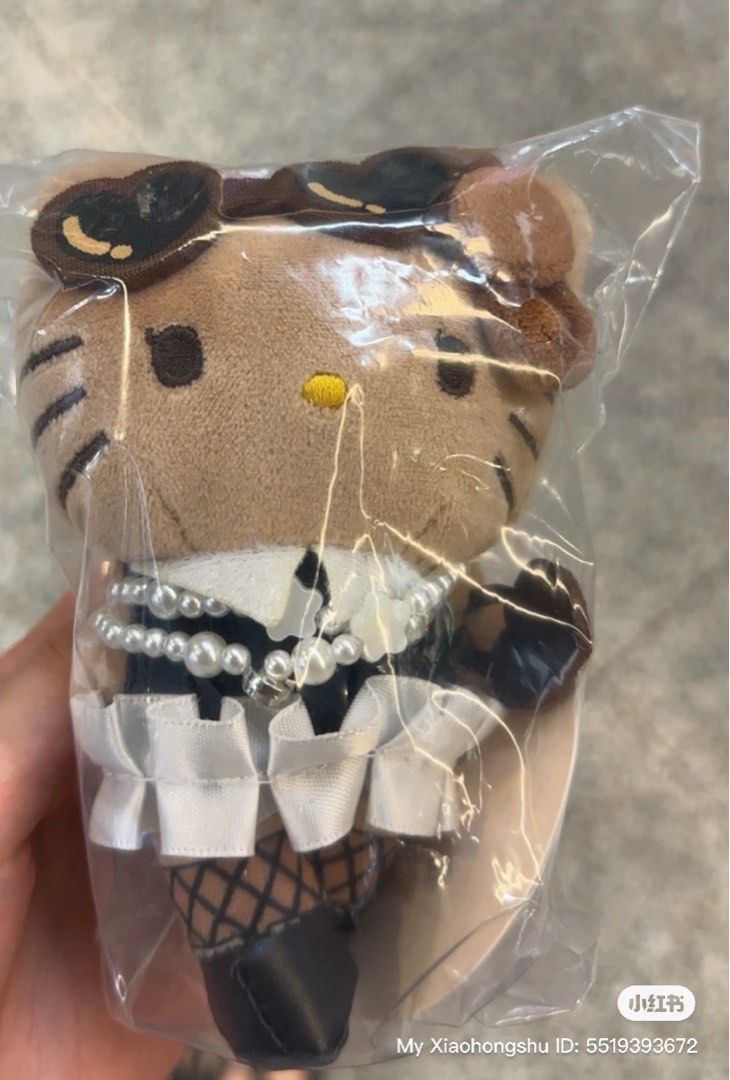 Trade only Chagee hello kitty keychain, Women's Fashion, Watches ...