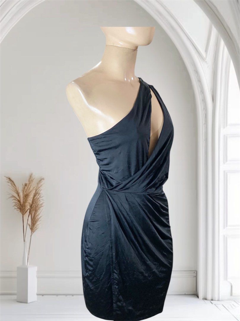 🌸 FOREVER 21 One Sided Cut Out Bodycon Dress 🌸, Women's Fashion ...