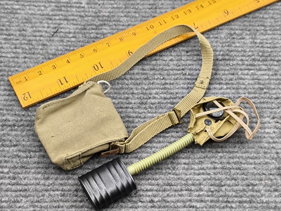 DID B 11013 WWII British Infantry Lance Corporal Tom - Gas Mask with ...