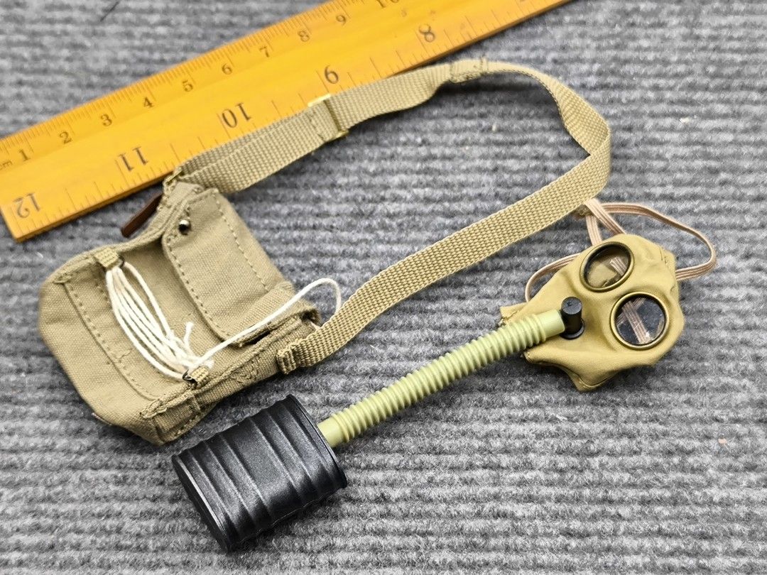 DID B 11013 WWII British Infantry Lance Corporal Tom - Gas Mask with ...