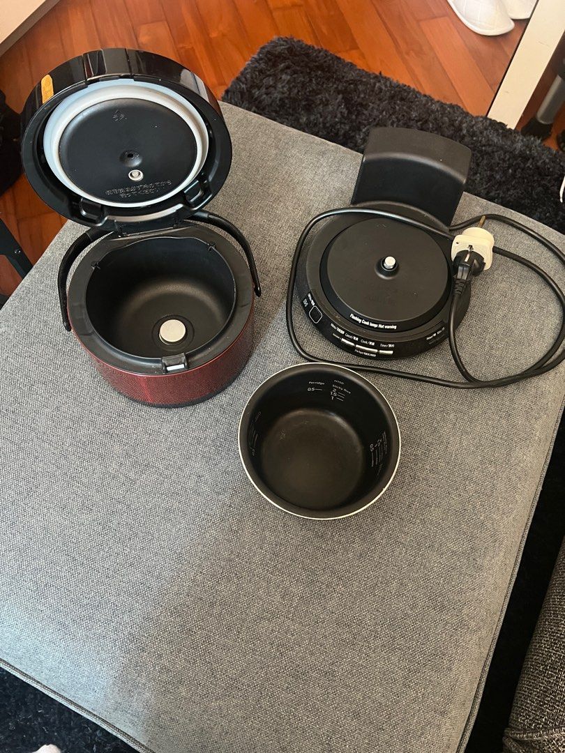Hitachi Rice Cooker ($4000>$1000) Red/Black, 家庭電器, 廚房電器, 鍋具 - Carousell