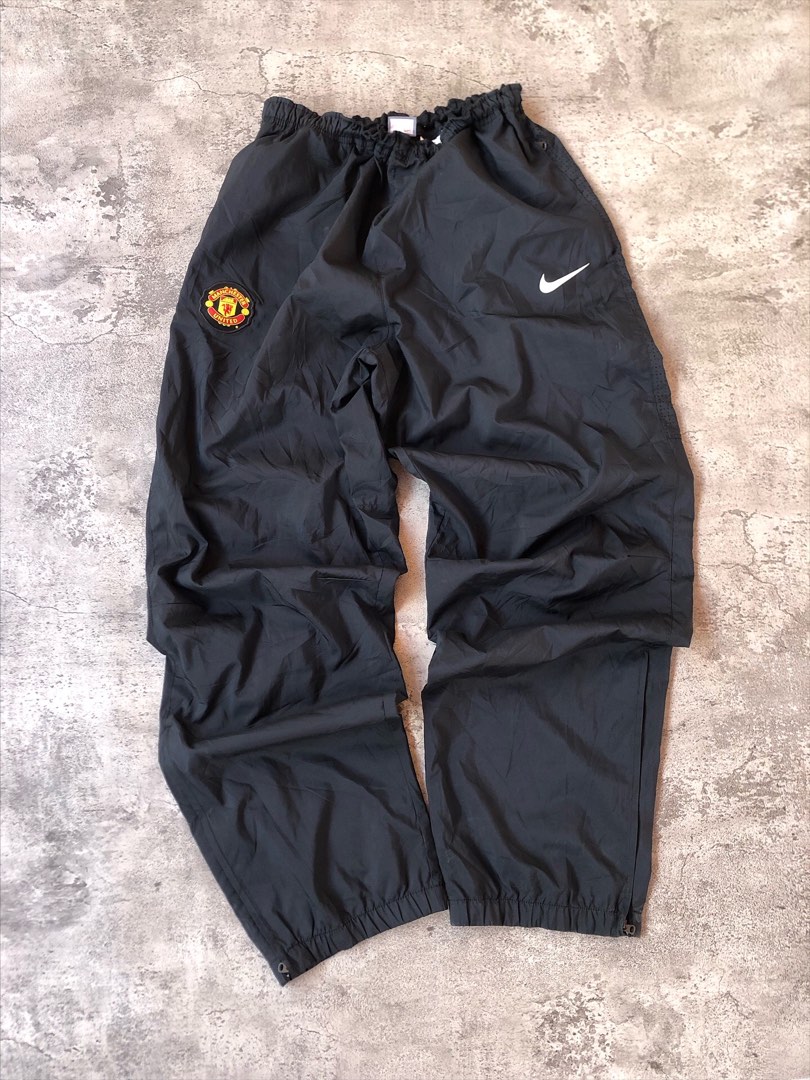 NIKE MANCHESTER UNITED TRACKPANTS BAGGY PARACHUTE, Fesyen Pria, Pakaian ...