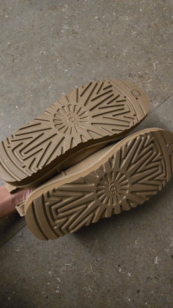 UGG Tasman Slipper, 女裝, 鞋, 靴 - Carousell