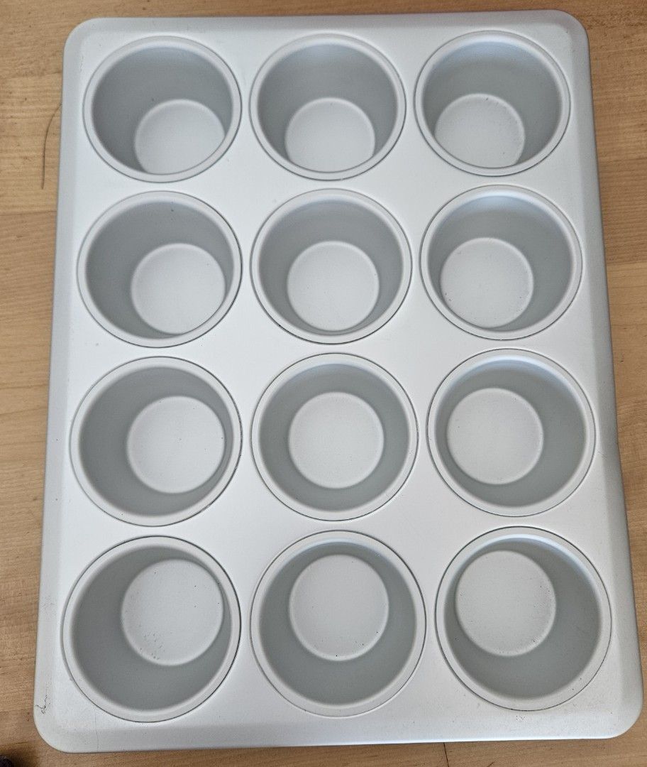 12-Cup Muffin Pan, Furniture & Home Living, Kitchenware & Tableware ...