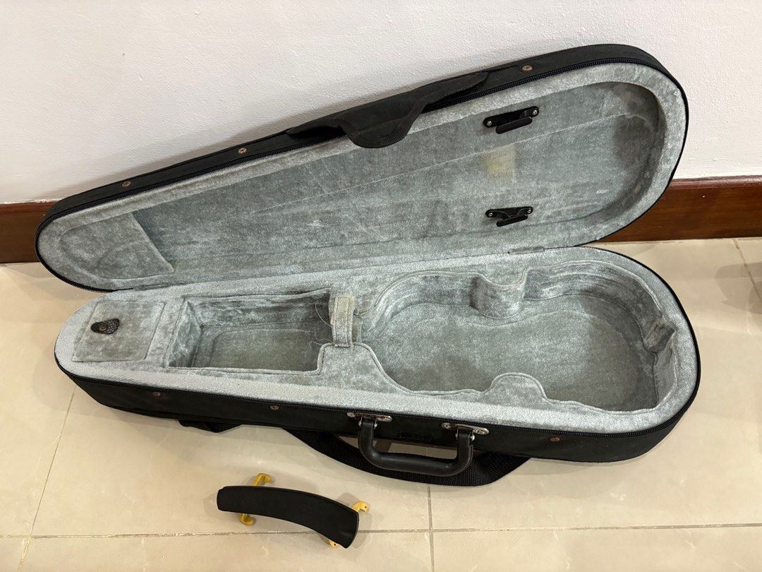 1/4 Violin with case, Hobbies & Toys, Musical Instruments on Carousell