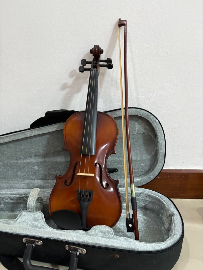 1/4 Violin with case, Hobbies & Toys, Musical Instruments on Carousell