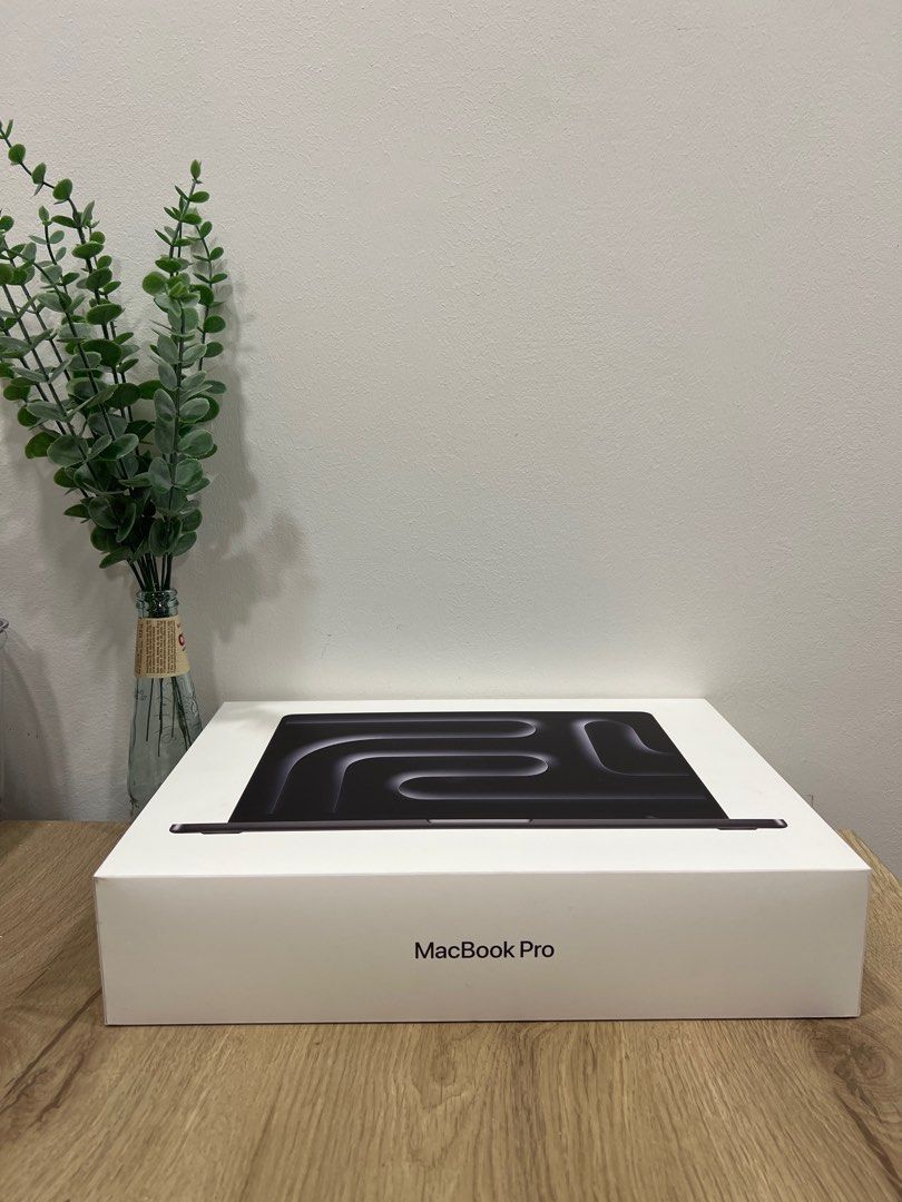 Apple MacBook Pro 14” M5 Chip- 16GB / 512GB-Space Black - Brand New and ...