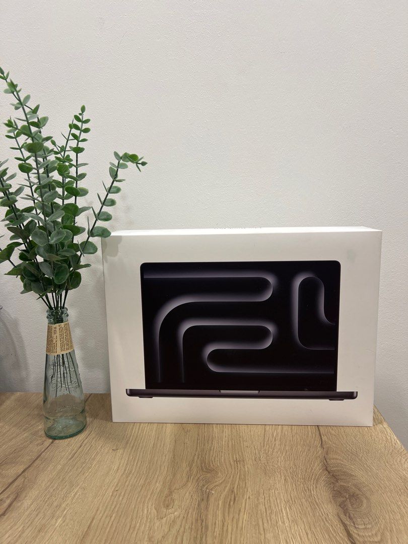 Apple MacBook Pro 14” M5 Chip- 16GB / 512GB-Space Black - Brand New and ...