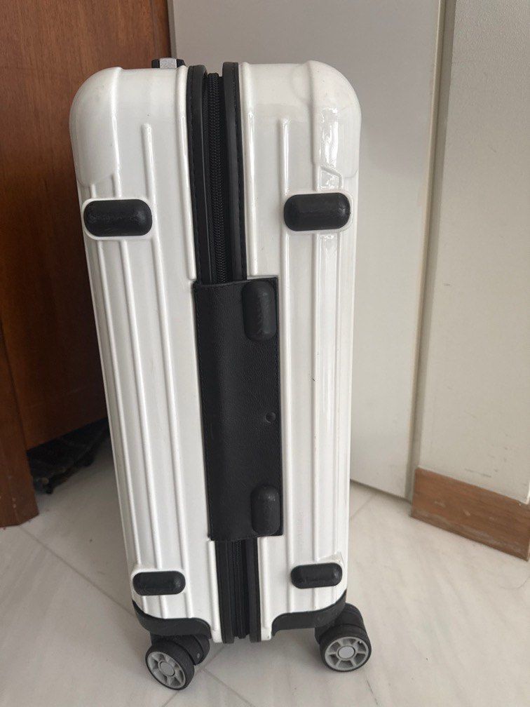 authentic Rimowa Essential Lite Cabin S White Suitcase, Hobbies & Toys ...