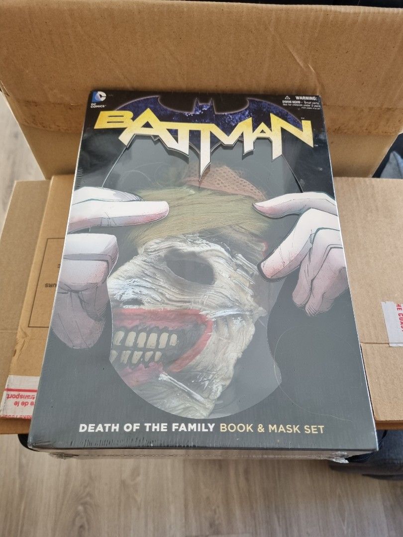 Batman Death of the Family Book & Mask Set, Hobbies & Toys, Books ...