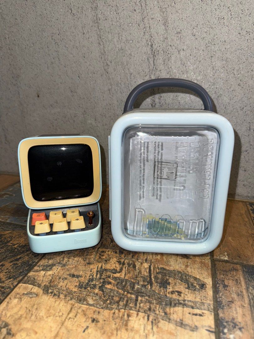 DISPLAY ONLY Divoom Ditoo Plus Retro Bluetooth Speaker - Mint, Audio ...