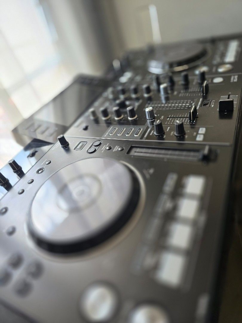 Pioneer XDJ-RX standalone DJ console ( + Decksaver dust cover), Audio ...