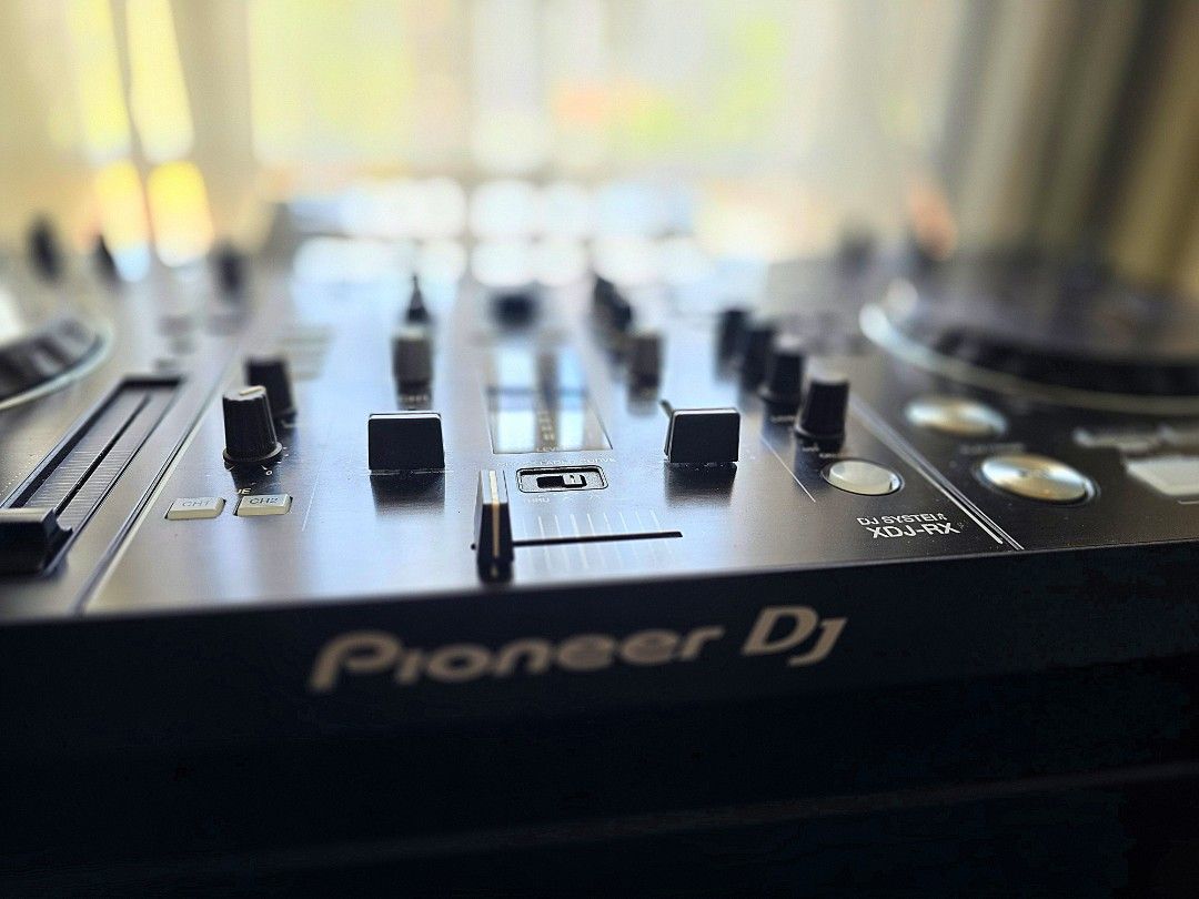 Pioneer XDJ-RX standalone DJ console ( + Decksaver dust cover), Audio ...