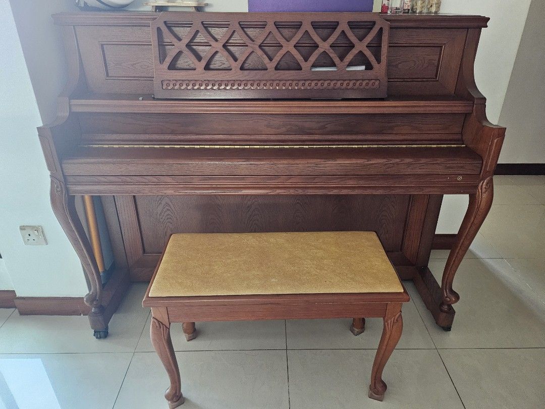 Samick Upright Piano with Bench, Hobbies & Toys, Musical Instruments on ...