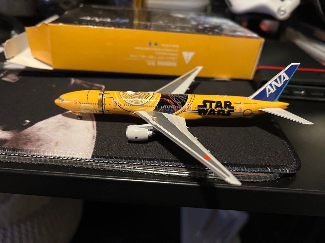 ANA Star Wars C-3PO Boeing 777-200ER (1:400) Die-Cast Model, Hobbies ...