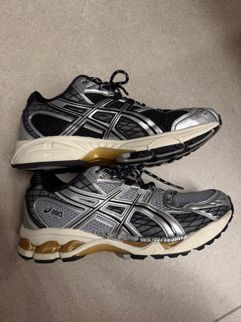 Asics Gel-Nimbus 10 跑鞋, 女裝, 鞋, 波鞋 - Carousell